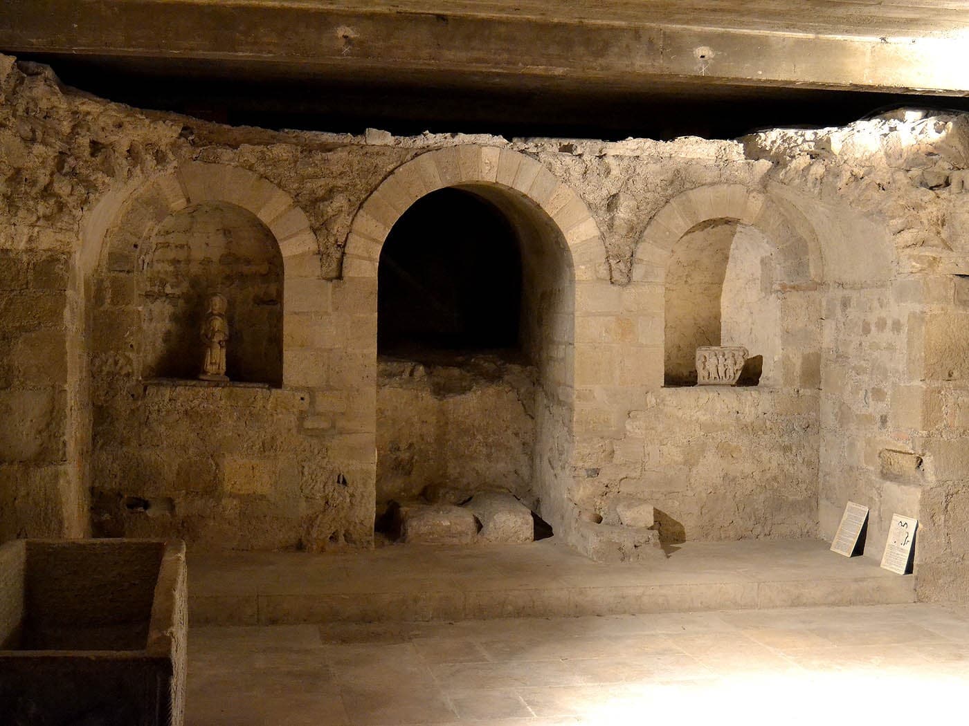 La crypte - Cathédrale catholique Notre-Dame de Clermont